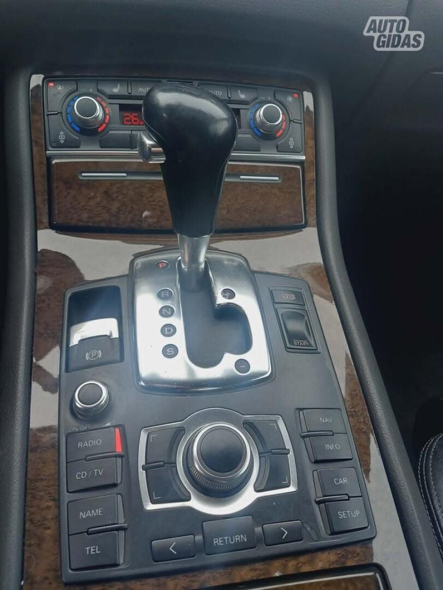 Black Audi A8 2005 in Ukmerge, with an engine capacity of 3.00 L and mileage of 285 thousand km for 4000 €, photo 13 on AUTOMOTO.COM.LV