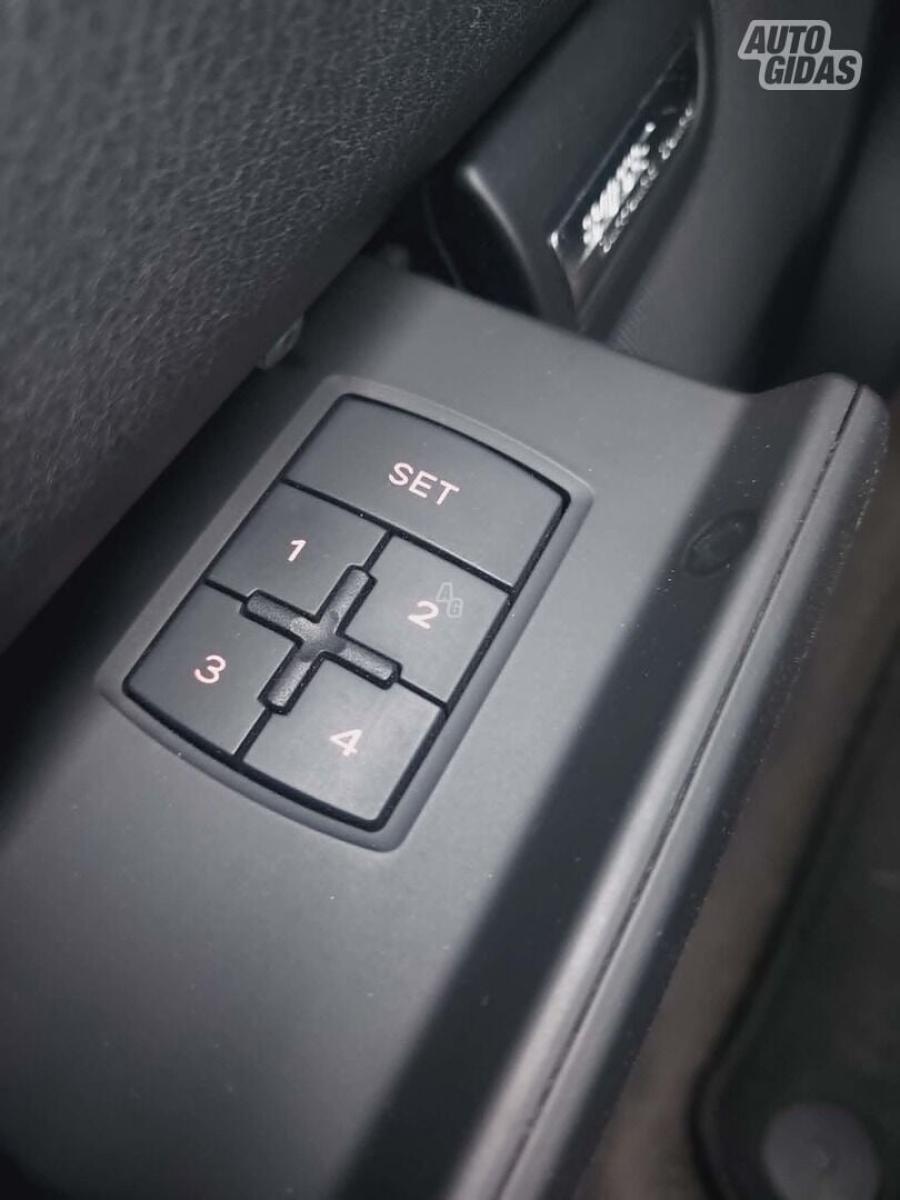 Black Audi A8 2005 in Ukmerge, with an engine capacity of 3.00 L and mileage of 285 thousand km for 4000 €, photo 19 on AUTOMOTO.COM.LV