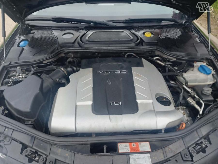 Black Audi A8 2005 in Ukmerge, with an engine capacity of 3.00 L and mileage of 285 thousand km for 4000 €, photo 21 on AUTOMOTO.COM.LV