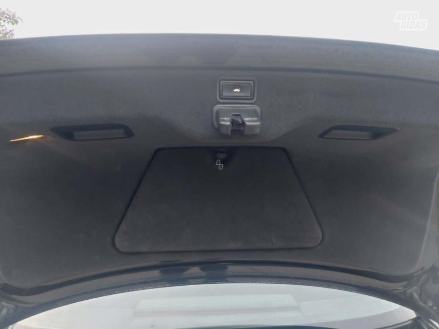 Black Audi A8 2005 in Ukmerge, with an engine capacity of 3.00 L and mileage of 285 thousand km for 4000 €, photo 22 on AUTOMOTO.COM.LV