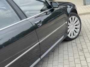 Black Audi A8 2005 in Riga, with an engine capacity of 4.20 L and mileage of 285 thousand km for 6650 €, photo 8 on AUTOMOTO.COM.LV
