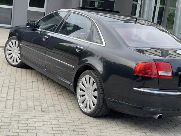 Black Audi A8 2005 in Riga, with an engine capacity of 4.20 L and mileage of 285 thousand km for 6650 €, photo 9 on AUTOMOTO.COM.LV