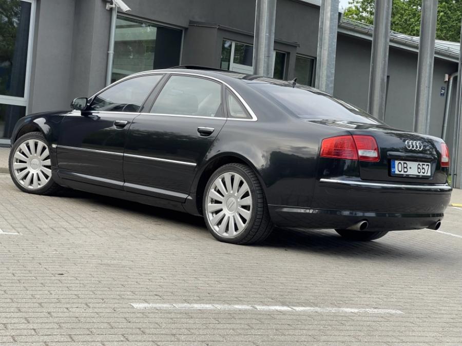Black Audi A8 2005 in Riga, with an engine capacity of 4.20 L and mileage of 285 thousand km for 6650 €, photo 11 on AUTOMOTO.COM.LV