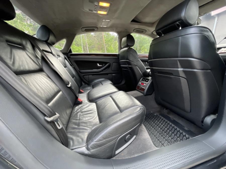 Black Audi A8 2005 in Riga, with an engine capacity of 4.20 L and mileage of 285 thousand km for 6650 €, photo 17 on AUTOMOTO.COM.LV