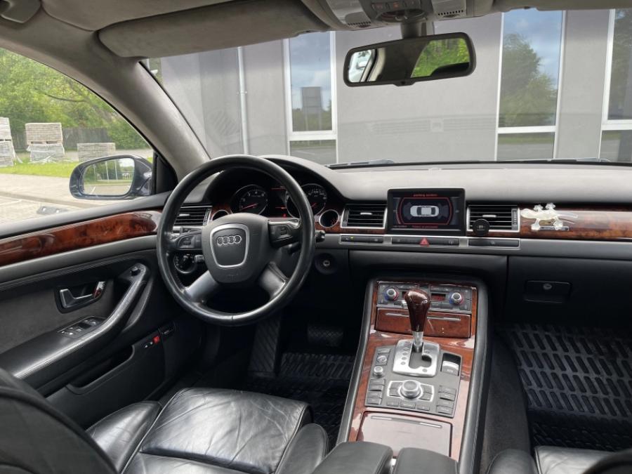 Black Audi A8 2005 in Riga, with an engine capacity of 4.20 L and mileage of 285 thousand km for 6650 €, photo 20 on AUTOMOTO.COM.LV