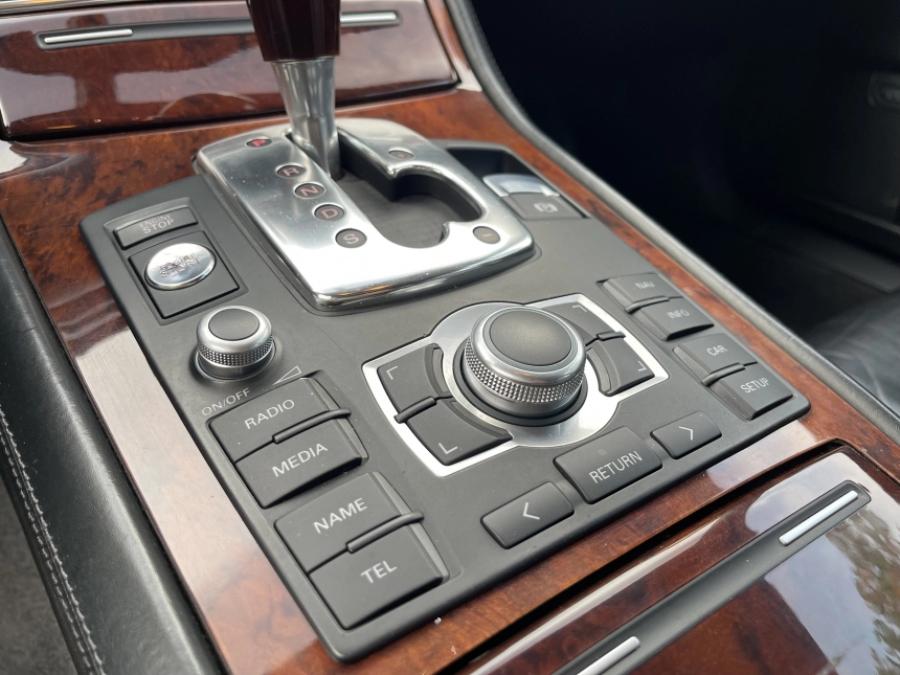 Black Audi A8 2005 in Riga, with an engine capacity of 4.20 L and mileage of 285 thousand km for 6650 €, photo 26 on AUTOMOTO.COM.LV