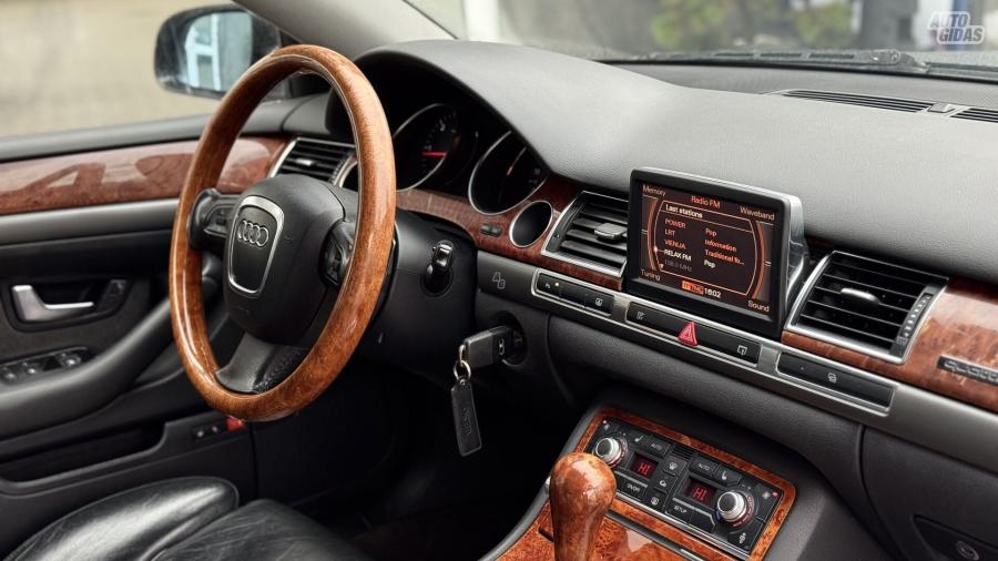 Black Audi A8 2005 in Radviliskis, with an engine capacity of 3.00 L and mileage of 308 thousand km for 4150 €, photo 12 on AUTOMOTO.COM.LV