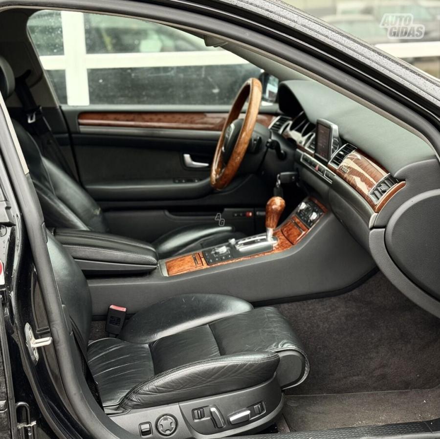 Black Audi A8 2005 in Radviliskis, with an engine capacity of 3.00 L and mileage of 308 thousand km for 4150 €, photo 15 on AUTOMOTO.COM.LV