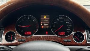 Black Audi A8 2005 in Radviliskis, with an engine capacity of 3.00 L and mileage of 308 thousand km for 4150 €, photo 17 on AUTOMOTO.COM.LV