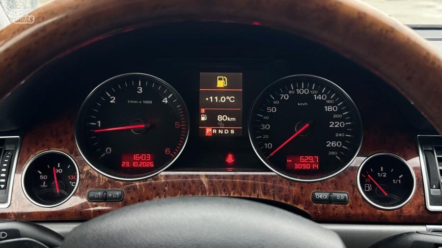 Black Audi A8 2005 in Radviliskis, with an engine capacity of 3.00 L and mileage of 308 thousand km for 4150 €, photo 17 on AUTOMOTO.COM.LV