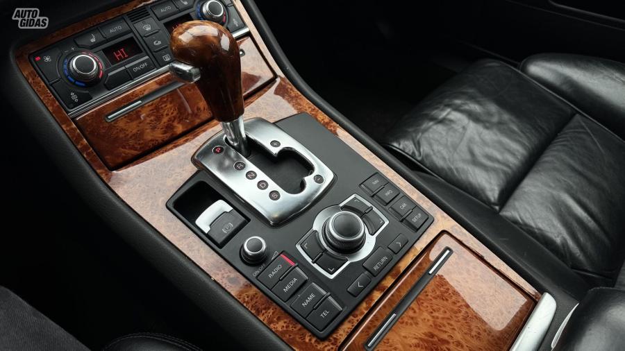 Black Audi A8 2005 in Radviliskis, with an engine capacity of 3.00 L and mileage of 308 thousand km for 4150 €, photo 20 on AUTOMOTO.COM.LV