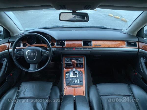 Melns Audi A8 2006 Tartu, ar dzinēja tilpumu 4.20 L un nobraukumu 361 tūkst. km par 5490 €, foto 9 vietnē AUTOMOTO.COM.LV