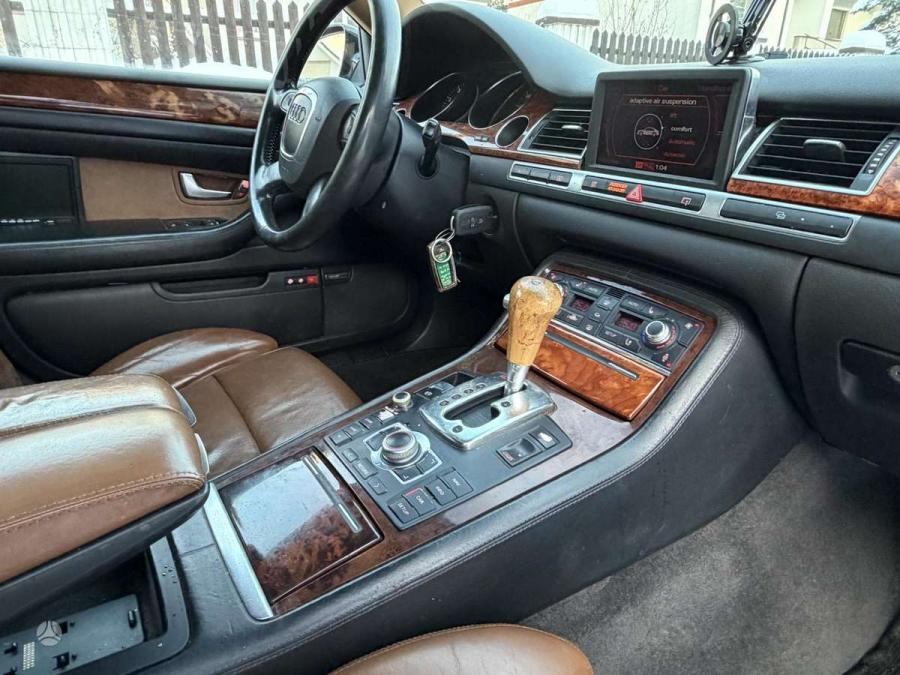 Black Audi A8 2006 in Vilnius, with an engine capacity of 4.17 L and mileage of 256 thousand km for 3650 €, photo 19 on AUTOMOTO.COM.LV