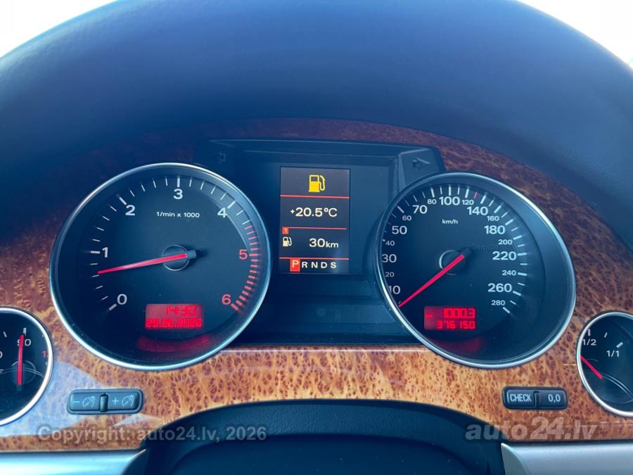 Melns Audi A8 2006 Tartu, ar dzinēja tilpumu 4.20 L un nobraukumu 370 tūkst. km par 4990 €, foto 15 vietnē AUTOMOTO.COM.LV