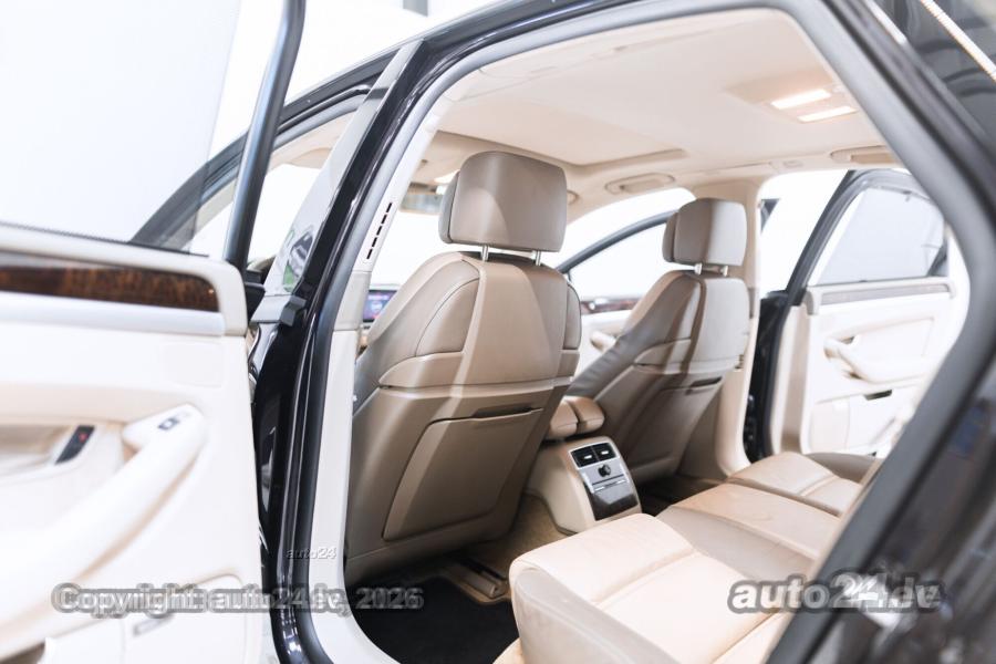 Black Audi A8 2007 in Tallinn, with an engine capacity of 3.00 L and mileage of 250 thousand km for 7990 €, photo 22 on AUTOMOTO.COM.LV