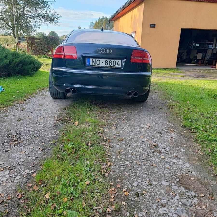 Black Audi A8 2007 in Cesis, with an engine capacity of 4.20 L and mileage of 315 thousand km for 7666 €, photo 6 on AUTOMOTO.COM.LV