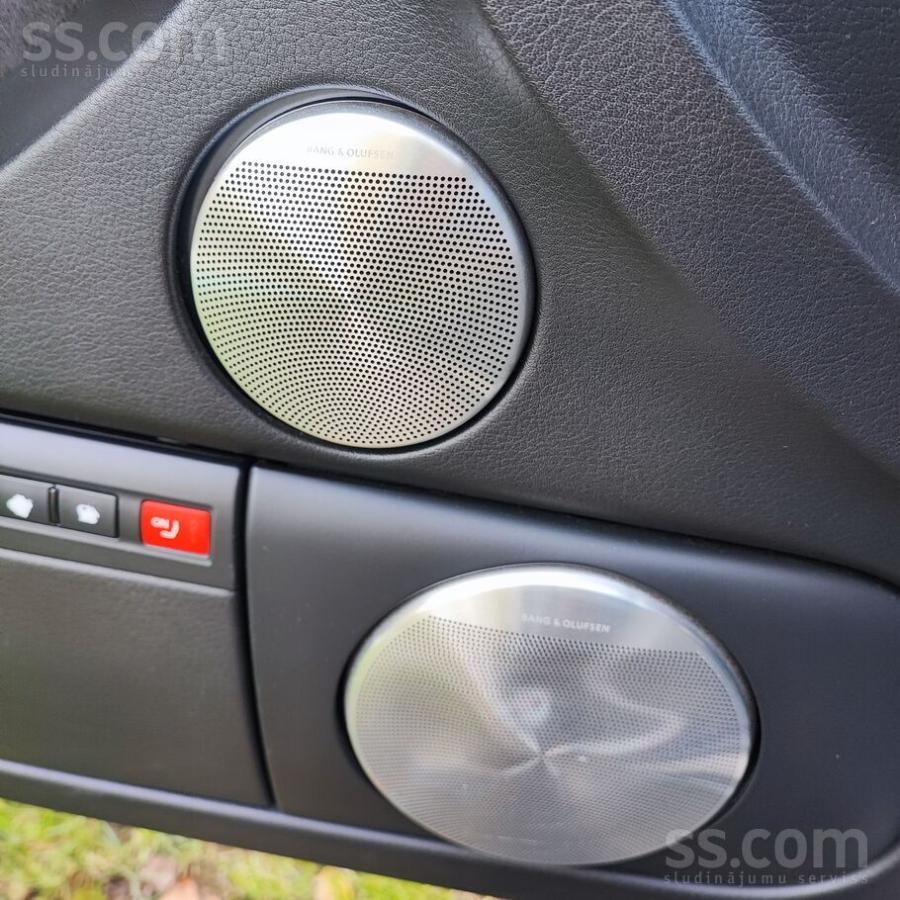 Black Audi A8 2007 in Cesis, with an engine capacity of 4.20 L and mileage of 315 thousand km for 7666 €, photo 13 on AUTOMOTO.COM.LV