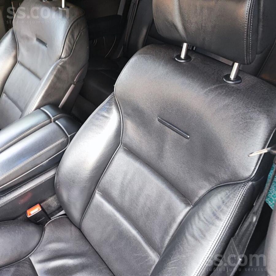 Black Audi A8 2007 in Cesis, with an engine capacity of 4.20 L and mileage of 315 thousand km for 7666 €, photo 19 on AUTOMOTO.COM.LV