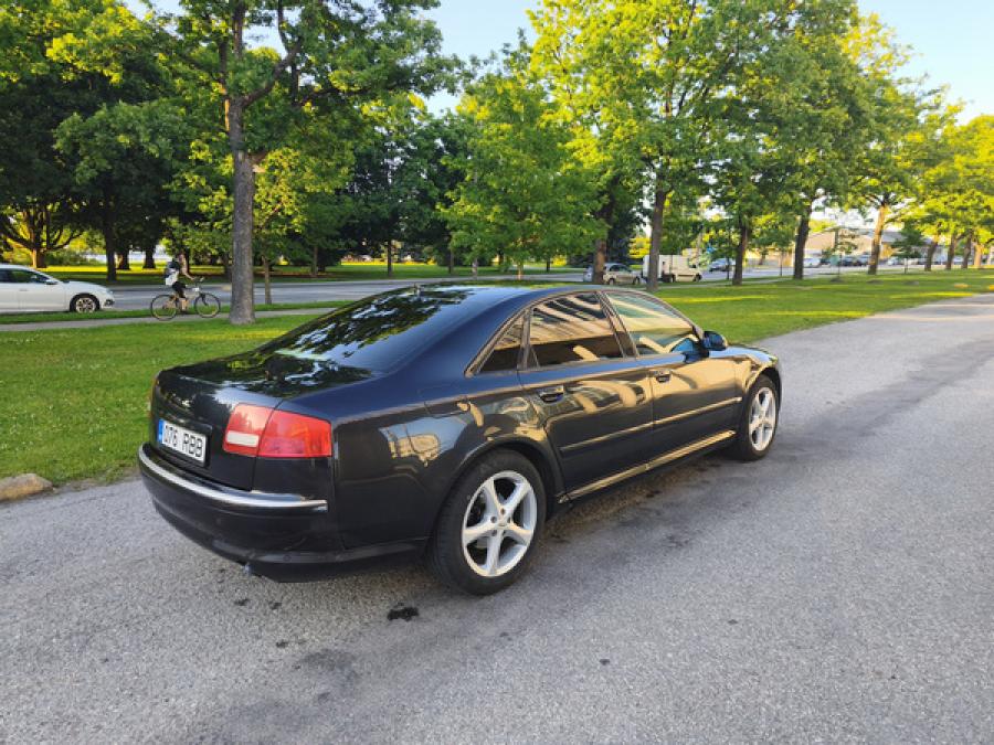 Black Audi A8 2007 in Parnu, with an engine capacity of 3.00 L and mileage of 374 thousand km for 4500 €, photo 5 on AUTOMOTO.COM.LV