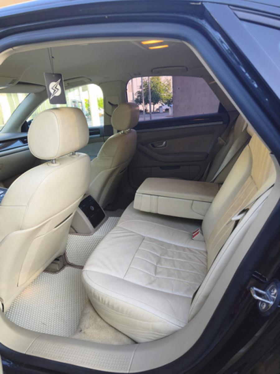 Black Audi A8 2007 in Parnu, with an engine capacity of 3.00 L and mileage of 374 thousand km for 4500 €, photo 8 on AUTOMOTO.COM.LV