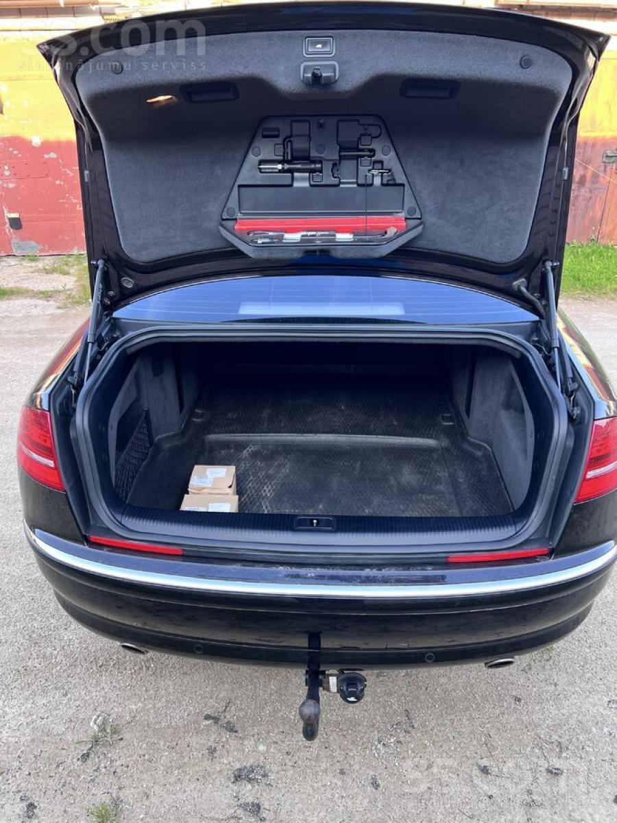 Black Audi A8 2008 in Rezekne, with an engine capacity of 3.00 L and mileage of 188 thousand km for 9800 €, photo 5 on AUTOMOTO.COM.LV