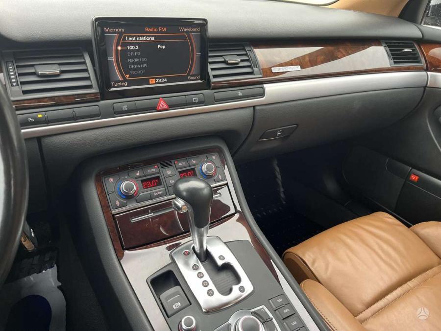 Melns Audi A8 2008 Marijampole, ar dzinēja tilpumu 4.13 L un nobraukumu 222 tūkst. km par 7900 €, foto 11 vietnē AUTOMOTO.COM.LV