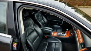 Black Audi A8 2008 in Riga, with an engine capacity of 4.20 L and mileage of 342 thousand km for 6900 €, photo 4 on AUTOMOTO.COM.LV