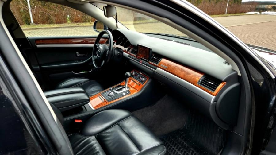 Black Audi A8 2008 in Riga, with an engine capacity of 4.20 L and mileage of 342 thousand km for 6900 €, photo 8 on AUTOMOTO.COM.LV
