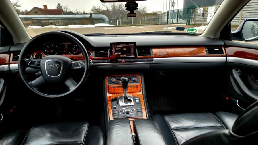 Black Audi A8 2008 in Riga, with an engine capacity of 4.20 L and mileage of 342 thousand km for 6900 €, photo 9 on AUTOMOTO.COM.LV