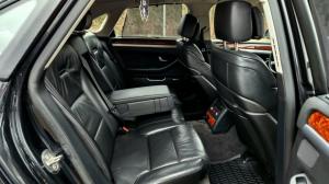 Black Audi A8 2008 in Riga, with an engine capacity of 4.20 L and mileage of 342 thousand km for 6900 €, photo 11 on AUTOMOTO.COM.LV