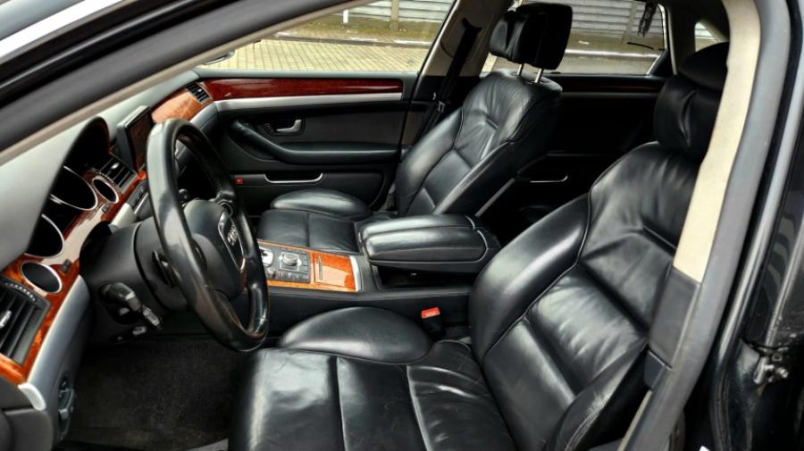 Black Audi A8 2008 in Riga, with an engine capacity of 4.20 L and mileage of 342 thousand km for 6900 €, photo 13 on AUTOMOTO.COM.LV