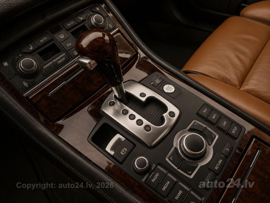 Black Audi A8 2008 in Tallinn, with an engine capacity of 3.00 L and mileage of 358 thousand km for 6999 €, photo 12 on AUTOMOTO.COM.LV