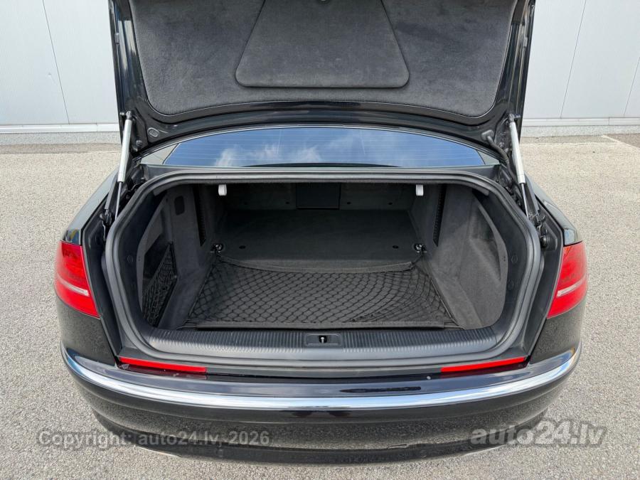 Black Audi A8 2008 in Tartu, with an engine capacity of 3.00 L and mileage of 488 thousand km for 8999 €, photo 13 on AUTOMOTO.COM.LV