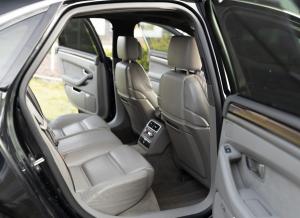 Black Audi A8 2008 in Tallinn, with an engine capacity of 4.20 L and mileage of 0 thousand km for 7000 €, photo 7 on AUTOMOTO.COM.LV