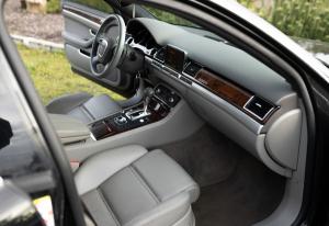 Black Audi A8 2008 in Tallinn, with an engine capacity of 4.20 L and mileage of 0 thousand km for 7000 €, photo 9 on AUTOMOTO.COM.LV