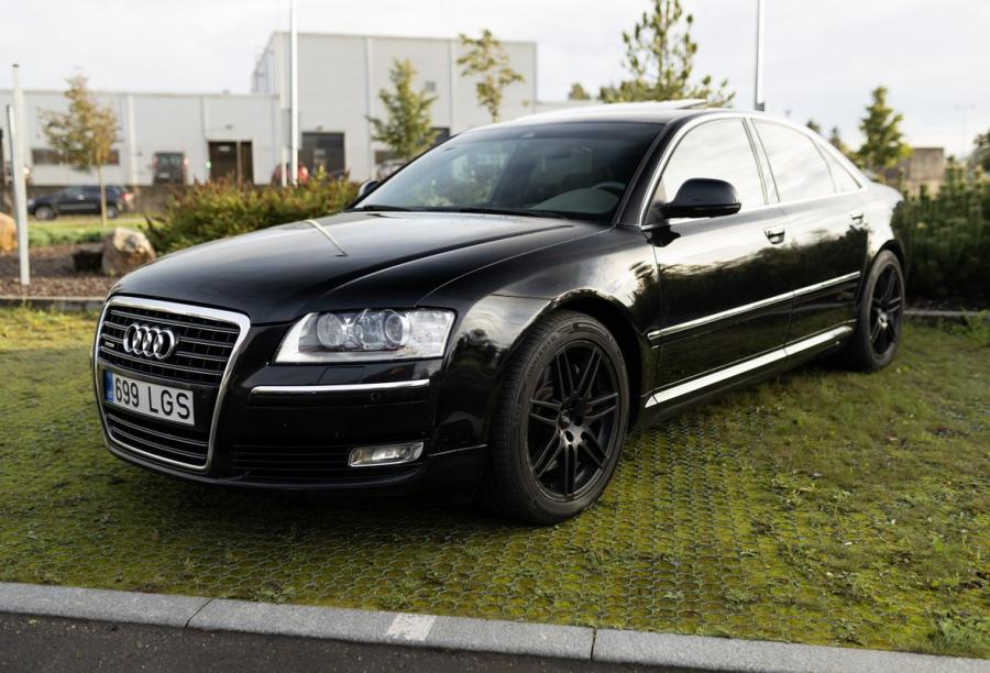 Black Audi A8 2008 in Tallinn, with an engine capacity of 4.20 L and mileage of 0 thousand km for 7000 €, photo 13 on AUTOMOTO.COM.LV
