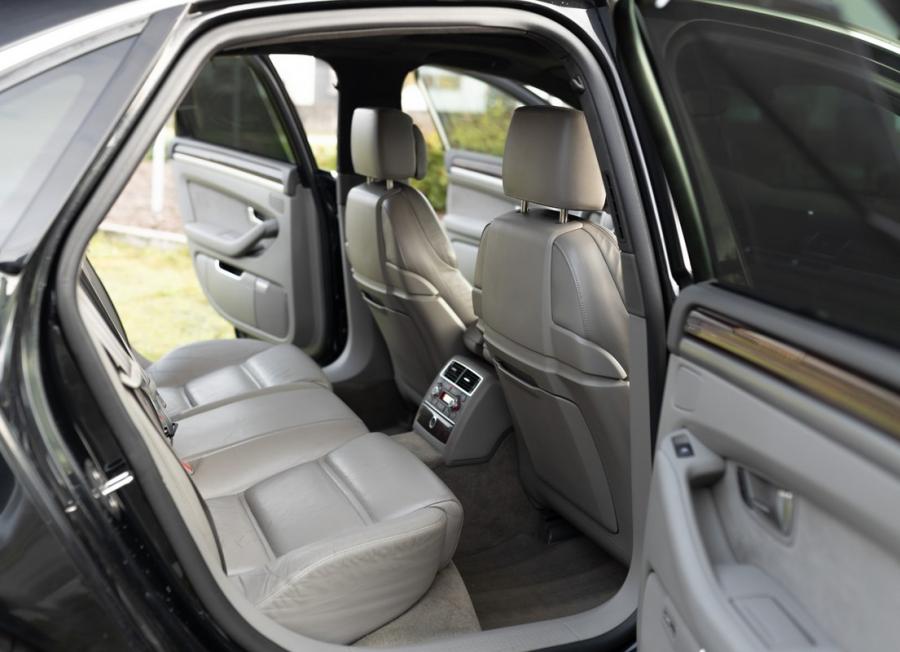 Black Audi A8 2008 in Tallinn, with an engine capacity of 4.20 L and mileage of 0 thousand km for 7000 €, photo 18 on AUTOMOTO.COM.LV