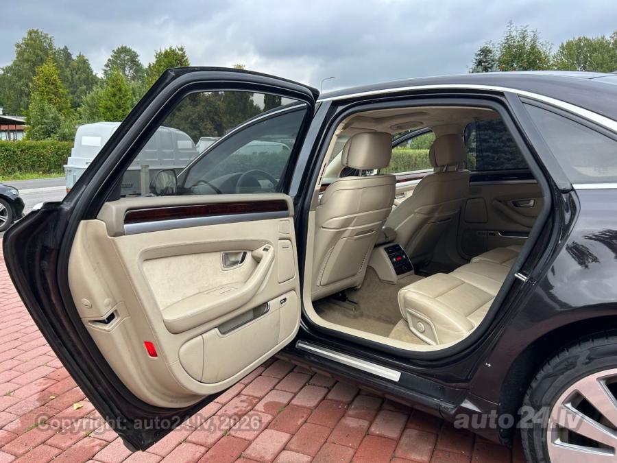 Black Audi A8 2009 in Parnu, with an engine capacity of 4.10 L and mileage of 281 thousand km for 8000 €, photo 9 on AUTOMOTO.COM.LV
