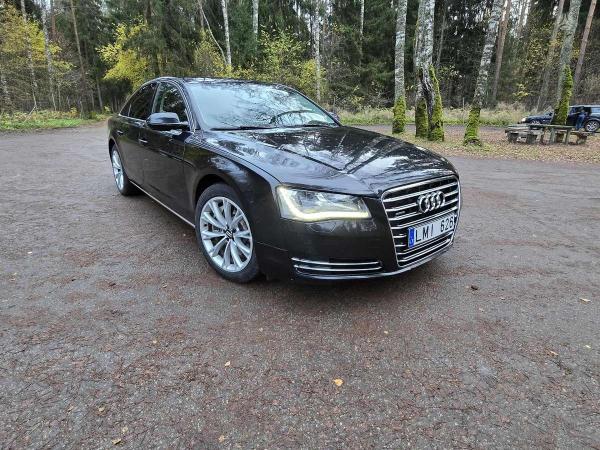 Black Audi A8 2010 in Taurage, with an engine capacity of 4.13 L and mileage of 289 thousand km for 11200 €, photo 11 on AUTOMOTO.COM.LV