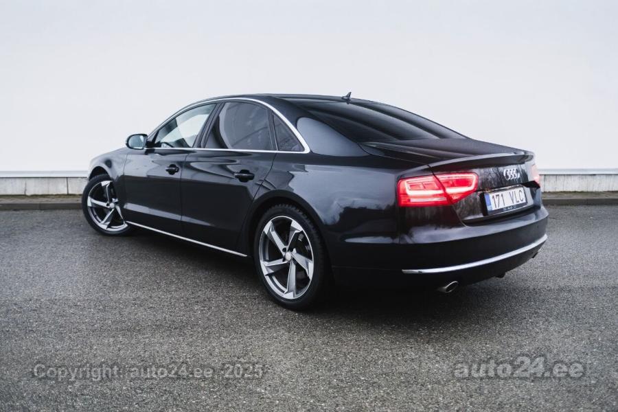 Black Audi A8 2010 in Tallinn, with an engine capacity of 3.00 L and mileage of 298 thousand km for 10899 €, photo 4 on AUTOMOTO.COM.LV