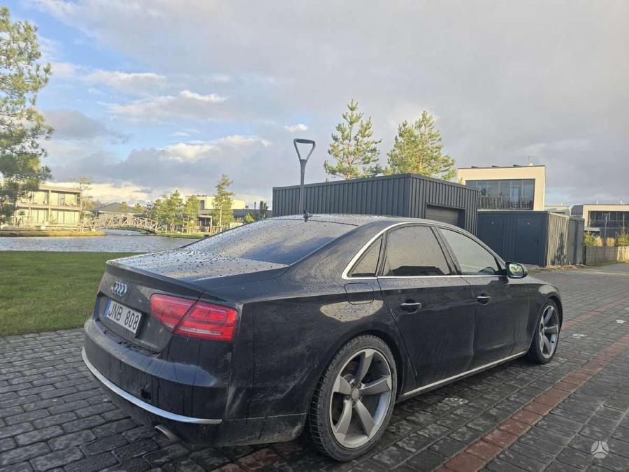 Black Audi A8 2010 in Palanga, with an engine capacity of 4.13 L and mileage of 335 thousand km for 10300 €, photo 5 on AUTOMOTO.COM.LV