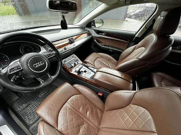 Melns Audi A8 2010 Ignalina, ar dzinēja tilpumu 4.13 L un nobraukumu 414 tūkst. km par 8700 €, foto 1 vietnē AUTOMOTO.COM.LV