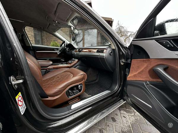 Melns Audi A8 2010 Ignalina, ar dzinēja tilpumu 4.13 L un nobraukumu 414 tūkst. km par 8700 €, foto 9 vietnē AUTOMOTO.COM.LV