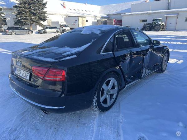 Black Audi A8 2010 in Kaunas, with an engine capacity of 3.00 L and mileage of 294 thousand km for 6350 €, photo 4 on AUTOMOTO.COM.LV