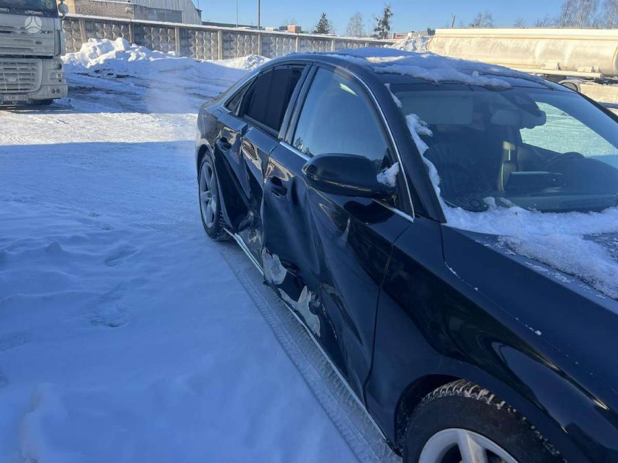 Black Audi A8 2010 in Kaunas, with an engine capacity of 3.00 L and mileage of 294 thousand km for 6350 €, photo 6 on AUTOMOTO.COM.LV