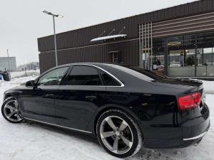 Black Audi A8 2010 in Kaunas, with an engine capacity of 4.13 L and mileage of 340 thousand km for 9350 €, photo 3 on AUTOMOTO.COM.LV