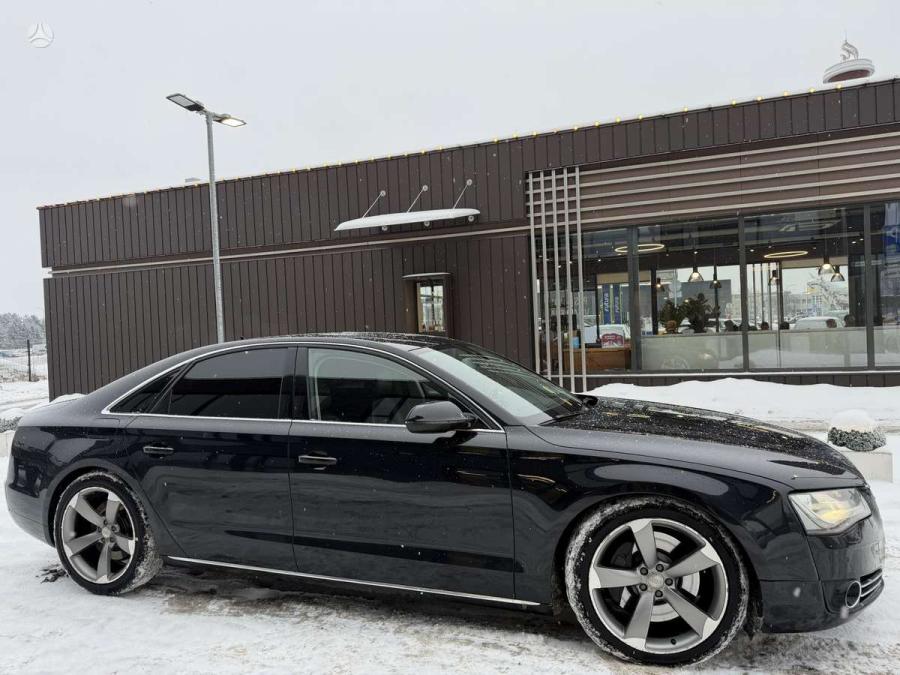 Black Audi A8 2010 in Kaunas, with an engine capacity of 4.13 L and mileage of 340 thousand km for 9350 €, photo 15 on AUTOMOTO.COM.LV