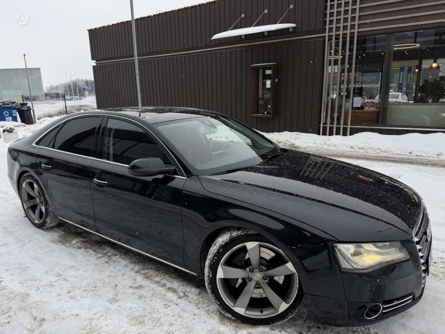 Black Audi A8 2010 in Kaunas, with an engine capacity of 4.13 L and mileage of 340 thousand km for 9350 €, photo 24 on AUTOMOTO.COM.LV