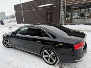 Black Audi A8 2010 in Kaunas, with an engine capacity of 4.13 L and mileage of 340 thousand km for 9350 €, photo 25 on AUTOMOTO.COM.LV