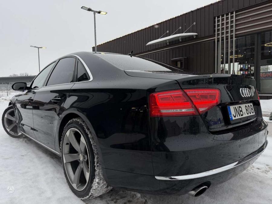 Black Audi A8 2010 in Kaunas, with an engine capacity of 4.13 L and mileage of 340 thousand km for 9350 €, photo 33 on AUTOMOTO.COM.LV